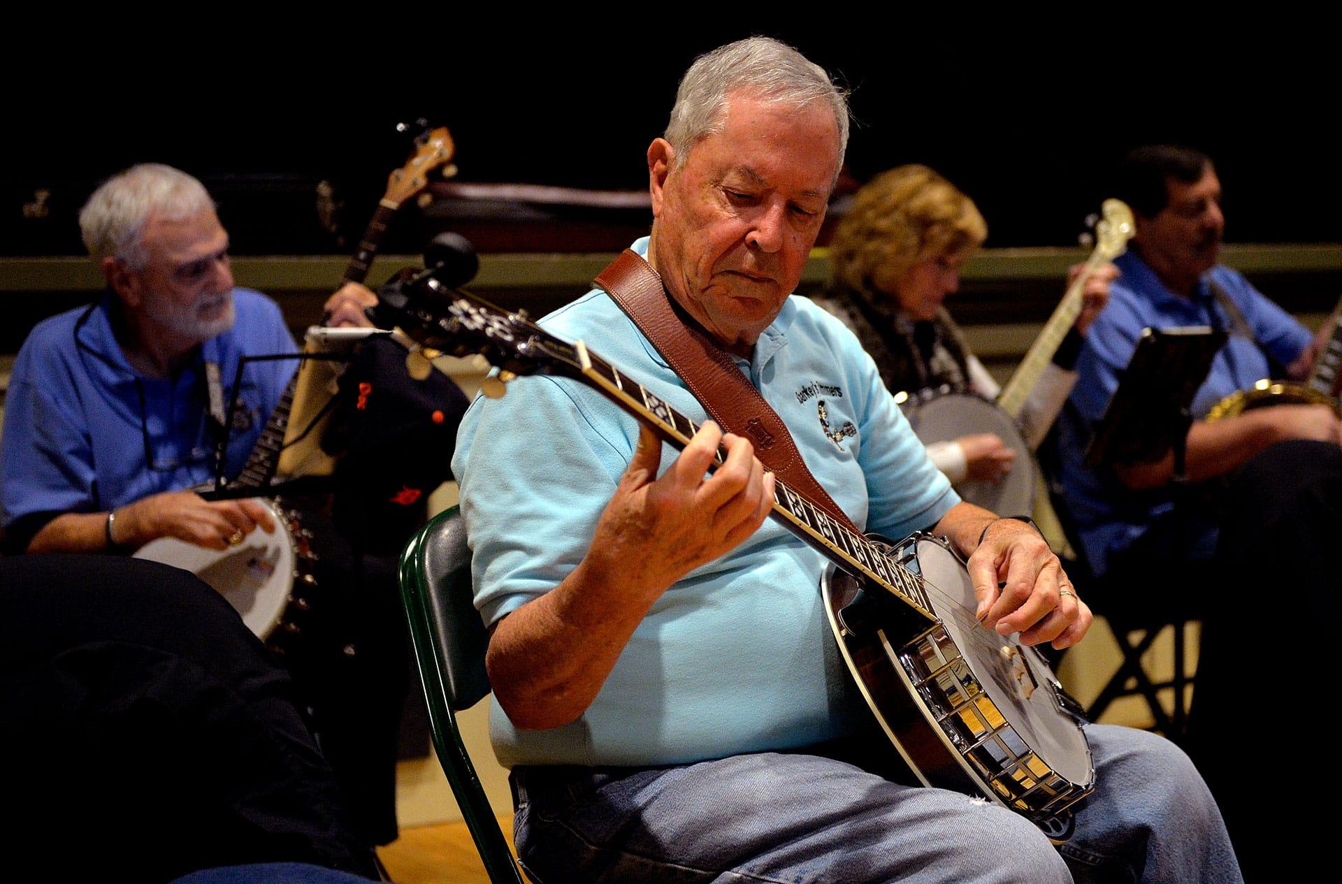 How To Play A Banjo - Guitar Tuner - Guitar Tunio