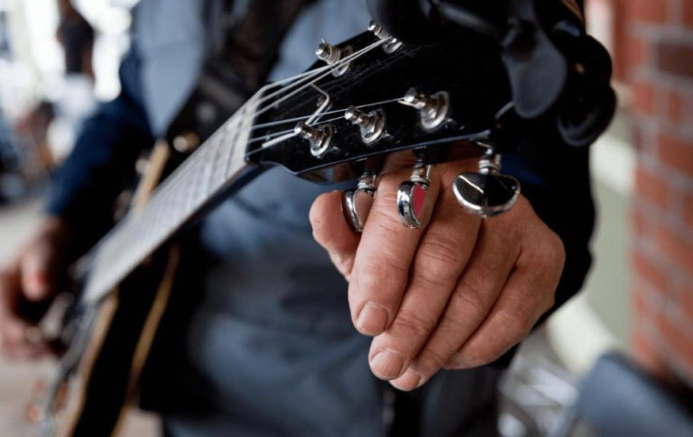 How To Master Half-Step Down Bass Tuning - Guitar Tuner - Guitar Tunio